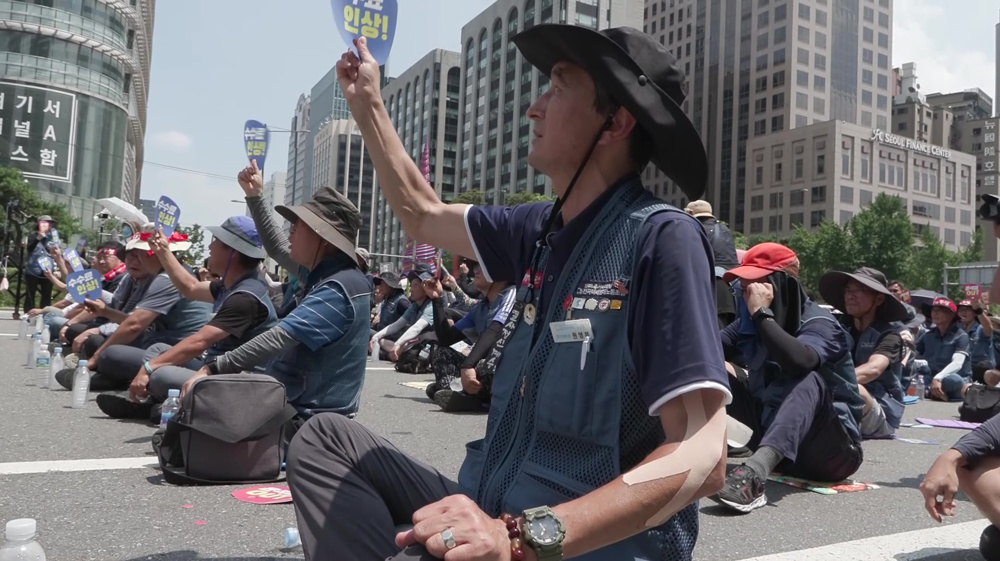 South Korean workers launch rolling strikes